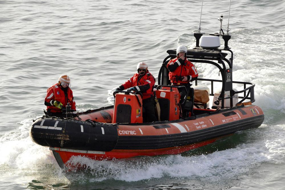 Canadian, U.S. Coast Guard Conduct Arctic Search and Rescue Exercise ...